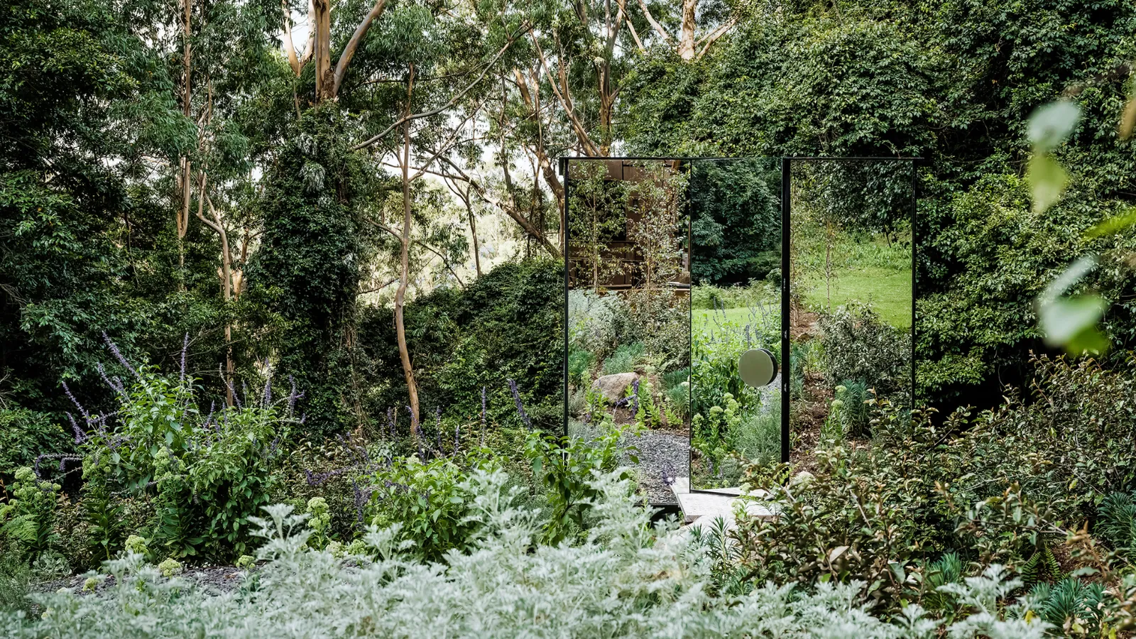 4 examples of camouflage architecture where structure blends